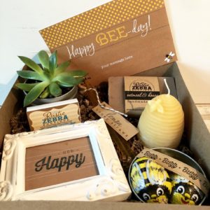 39 Gifts For Bee Lovers That Are A Real Buzz in 2021 - giftlab